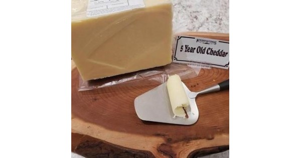 Fresh Cut 5 Year Old White Cheddar - per lb