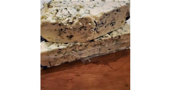 Fresh Cut Canadian Blue Cheese - per lb